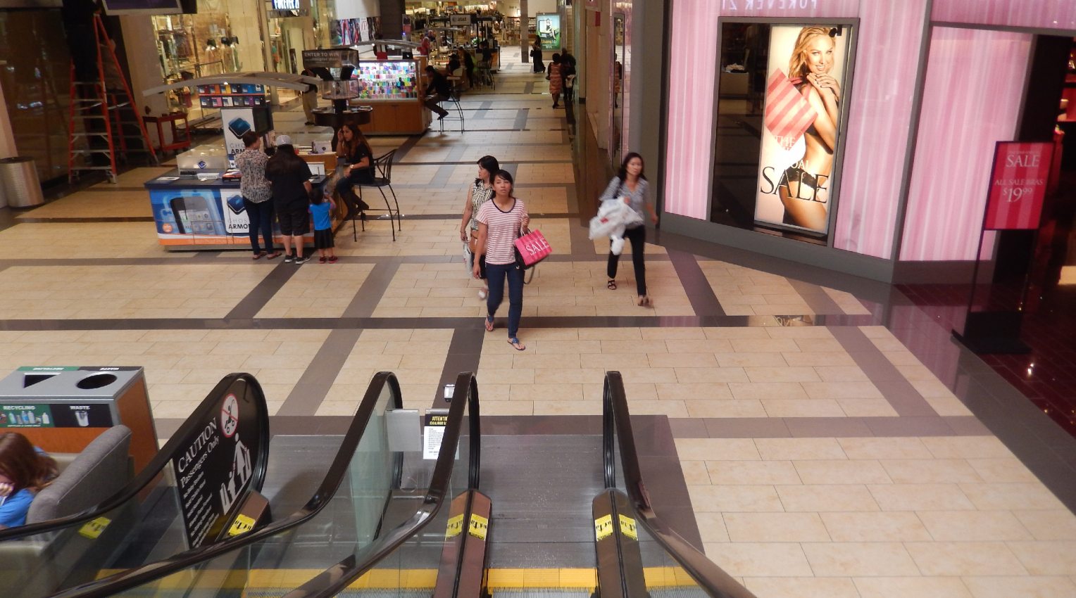 Brea mall - California | Ceramiche Caesar