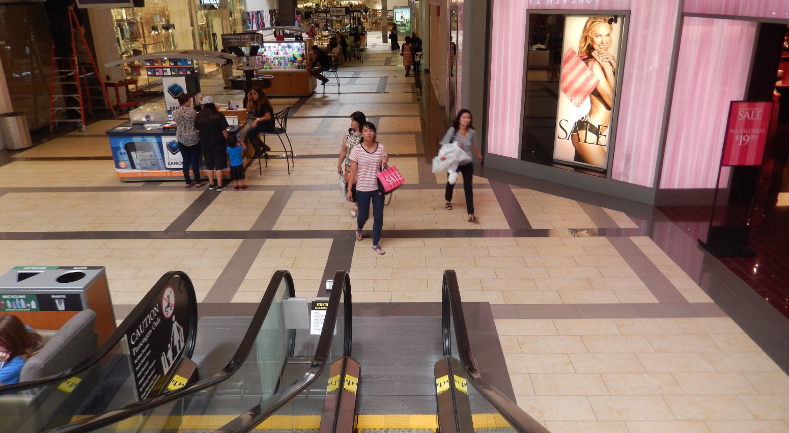 Brea mall - California | Céramiques Caesar